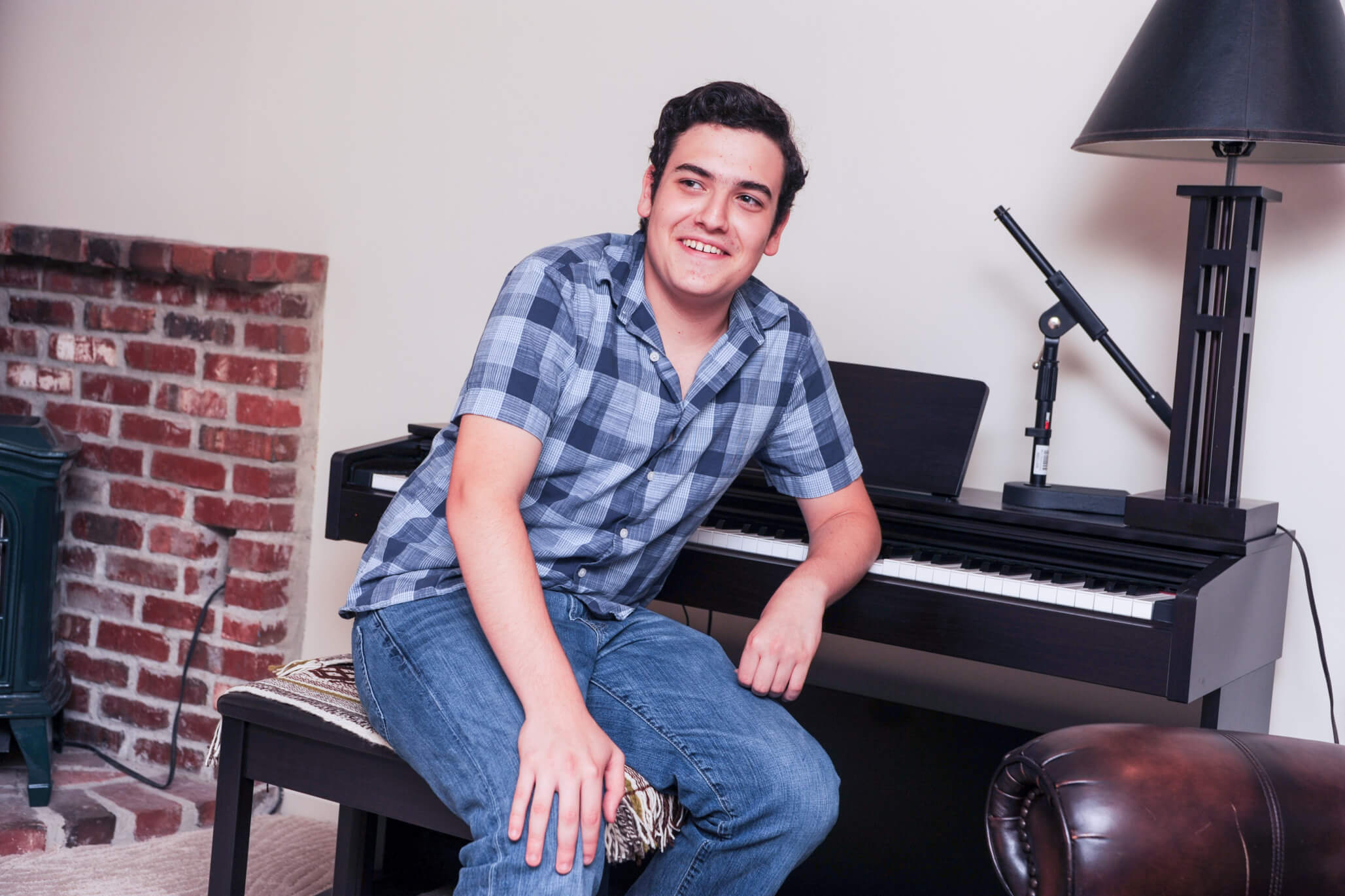 Friends and neighbors: MHS senior Max Muñoz, a star with School of Rock